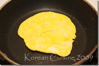 Korean Cuisine: Dduk Gook using Gom Gook Broth - (떡국)